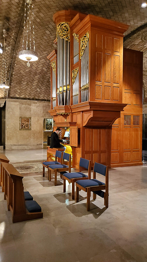 Crypt Church Pipe Organ at the National Shrine, Washington D.C ...
